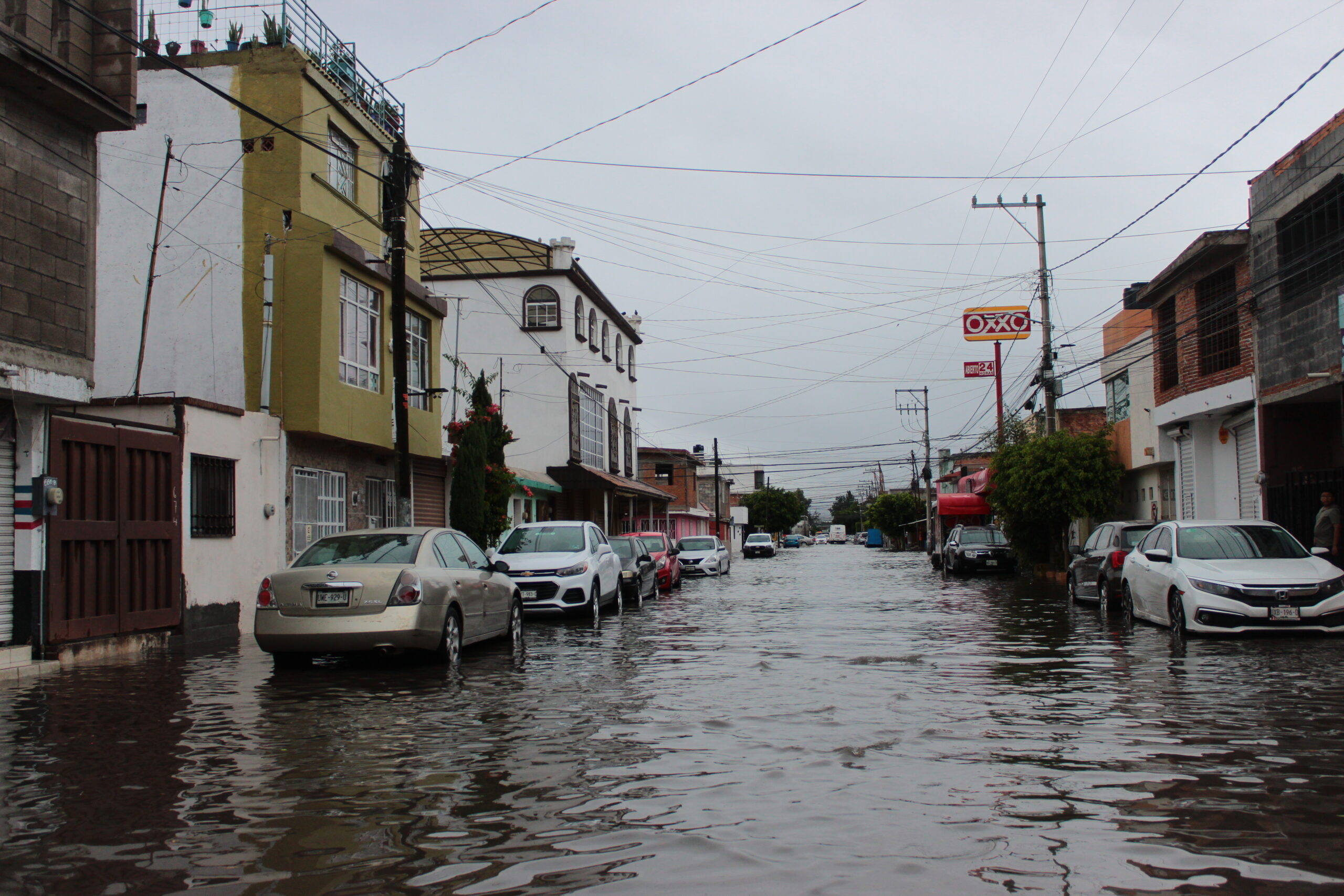 Se tapona el drenaje en Mier y Terán › San Luis Hoy