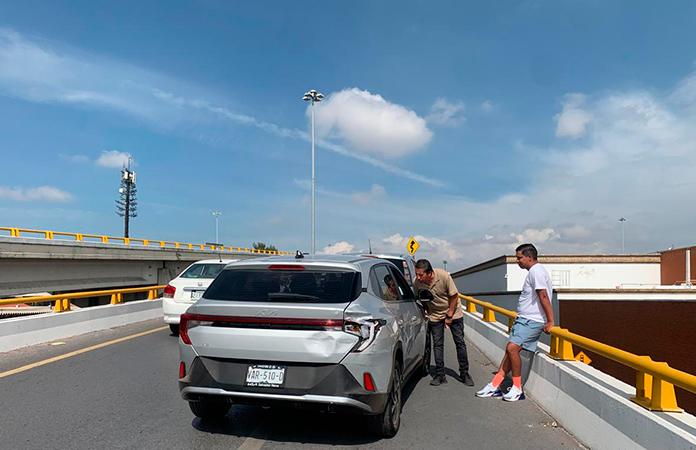 Percance en Distribuidor deja sólo daños › San Luis Hoy