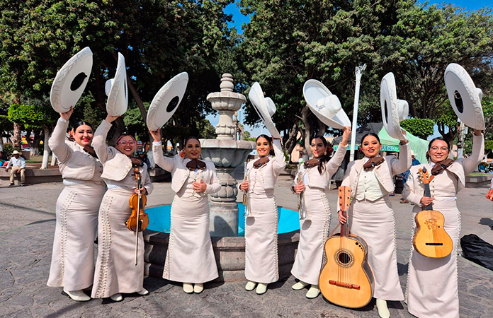 Mujeres mariachis rompen estereotipos › San Luis Hoy