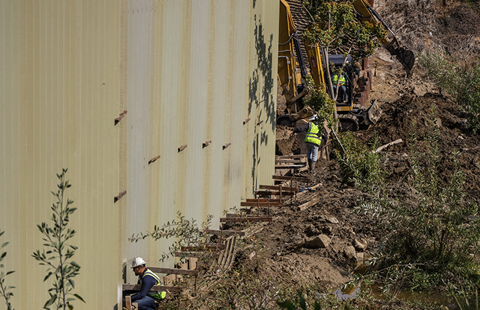 Retoman construcción del muro en Tijuana › San Luis Hoy
