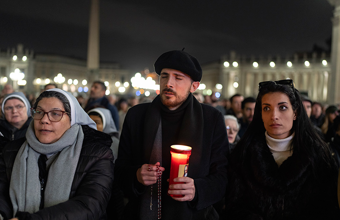 Papa muestra leve mejoría › San Luis Hoy