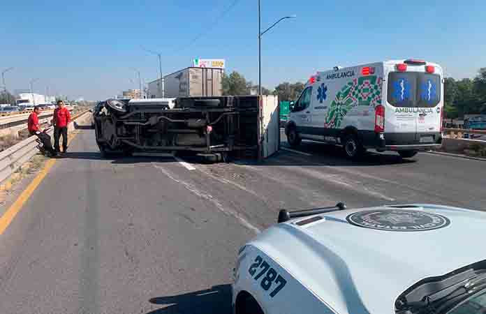Vuelca rauda camioneta por falla mecánica › San Luis Hoy