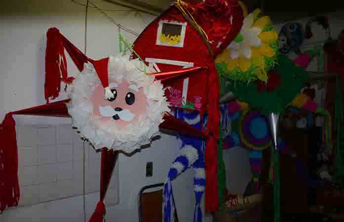Comienza la elaboración de piñatas para las posadas › San Luis Hoy